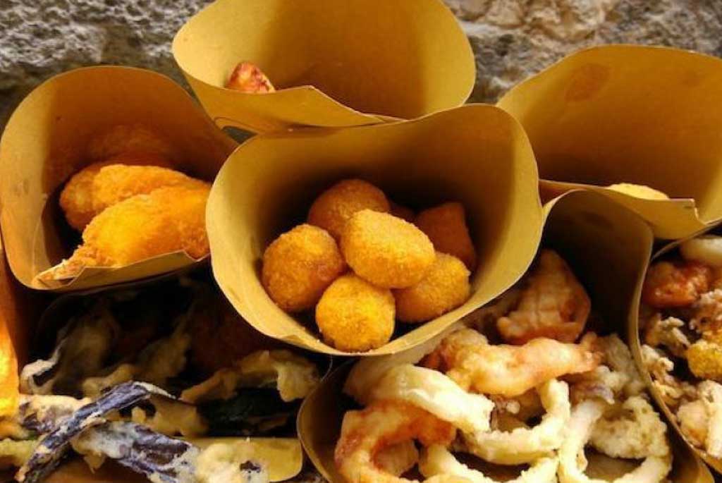 Il cuoppo napoletano: da cibo per i poverelli a icona dello street food ...
